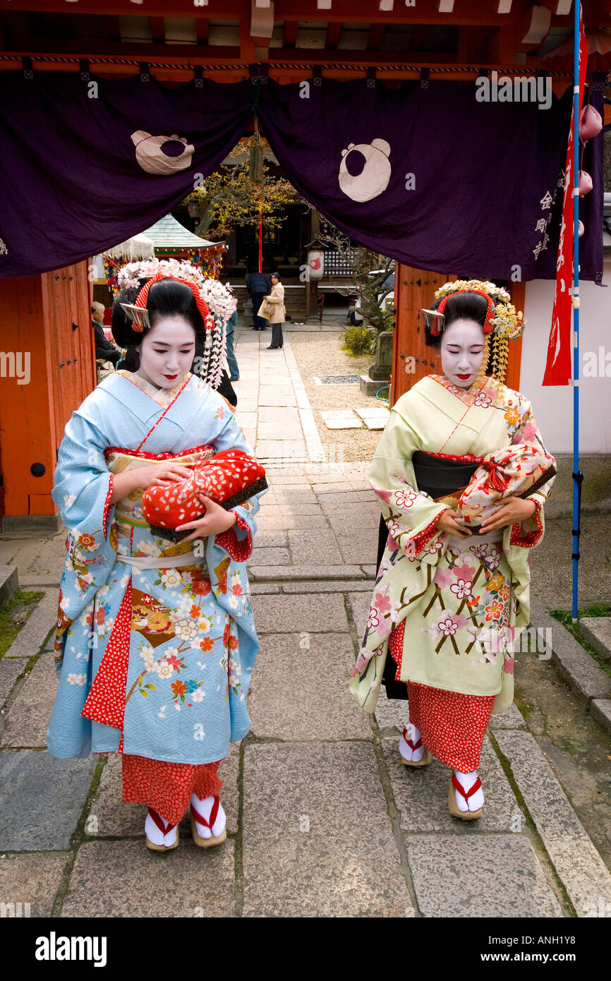 Geisha shoes hi-res stock photography and images - Alamy
