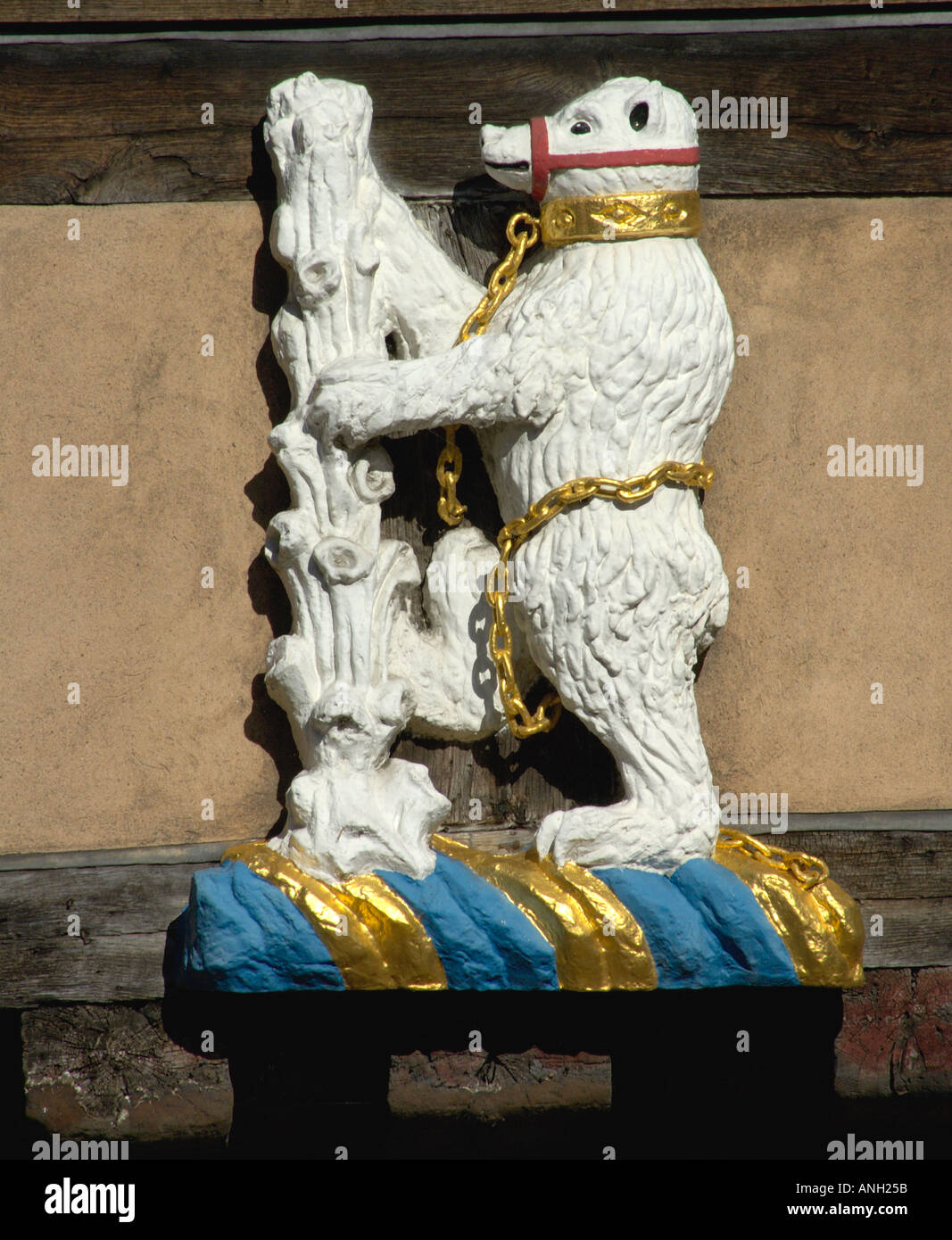 Bear and Ragged Staff Emblem of Warwickshire County Stock Photo - Alamy