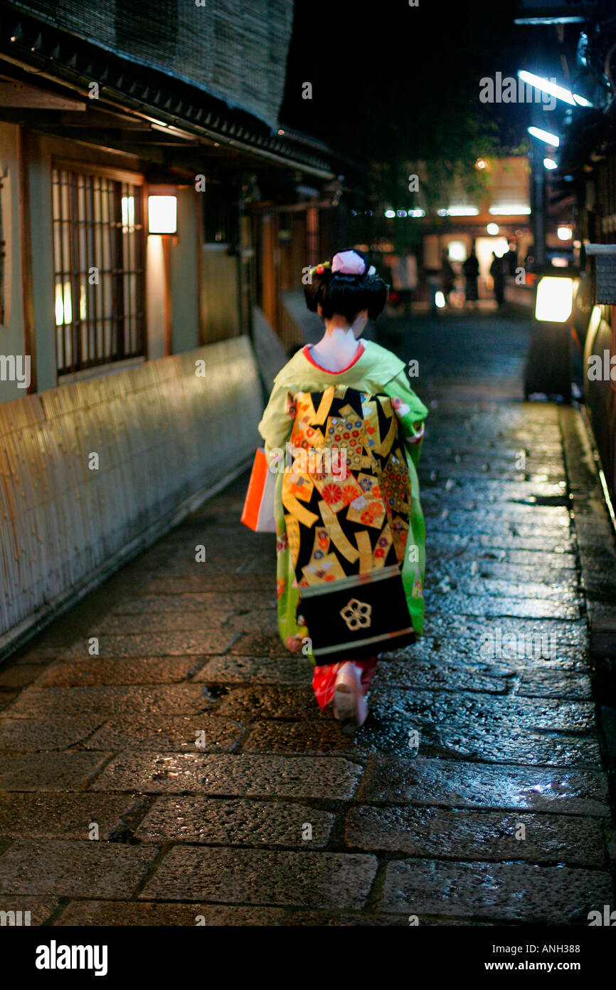 Pontocho kyoto geisha hi-res stock photography and images - Alamy