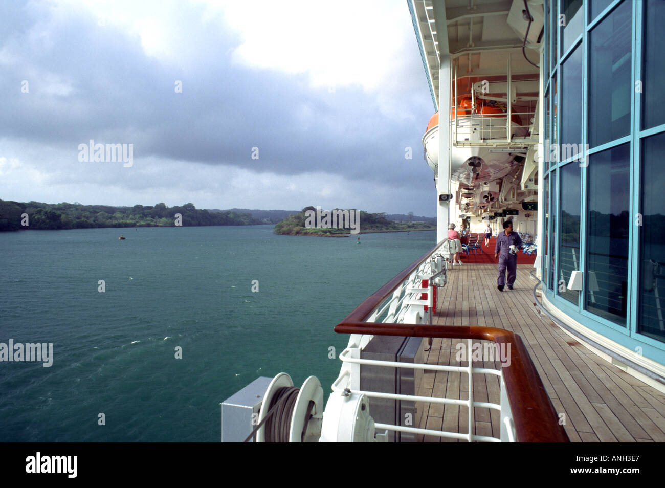 Ship desk hi-res stock photography and images - Alamy