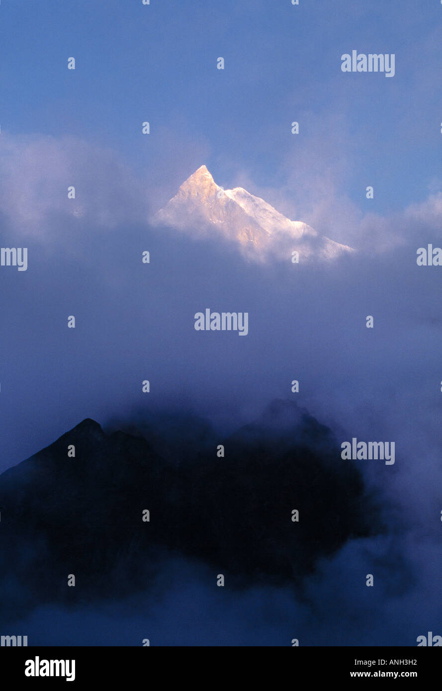 Fishtail mountain (Machhapuchhare), Annapurna region, Nepal Stock Photo ...