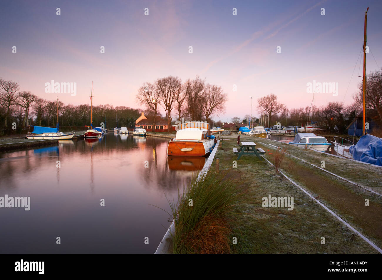 Norfolk the pleasure boat inn hi-res stock photography and images - Alamy