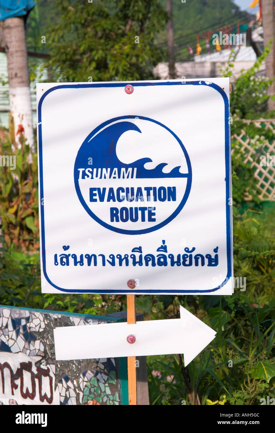 Escape route signs hi-res stock photography and images - Alamy