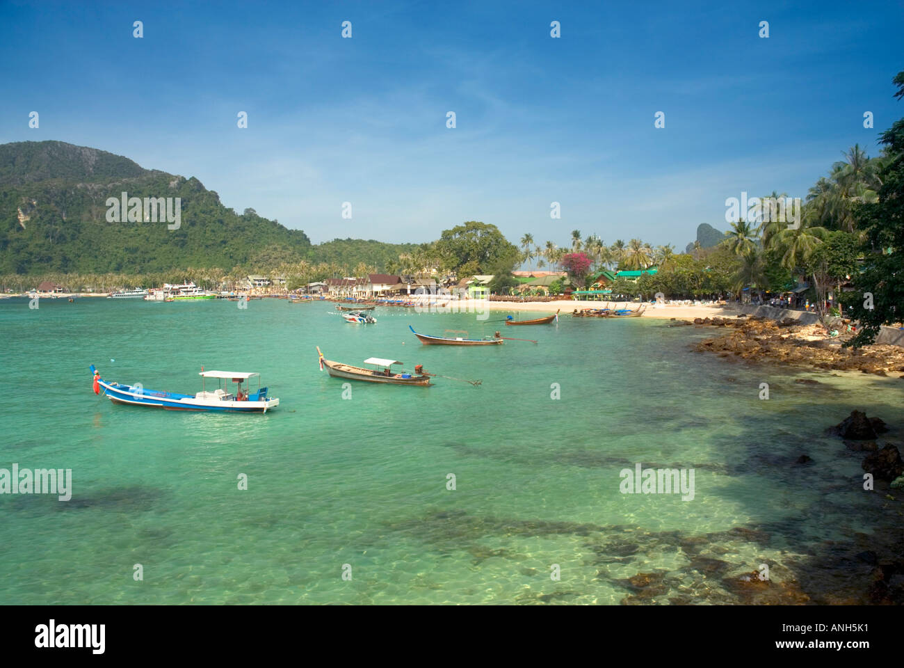 Ton sai bay hi-res stock photography and images - Alamy