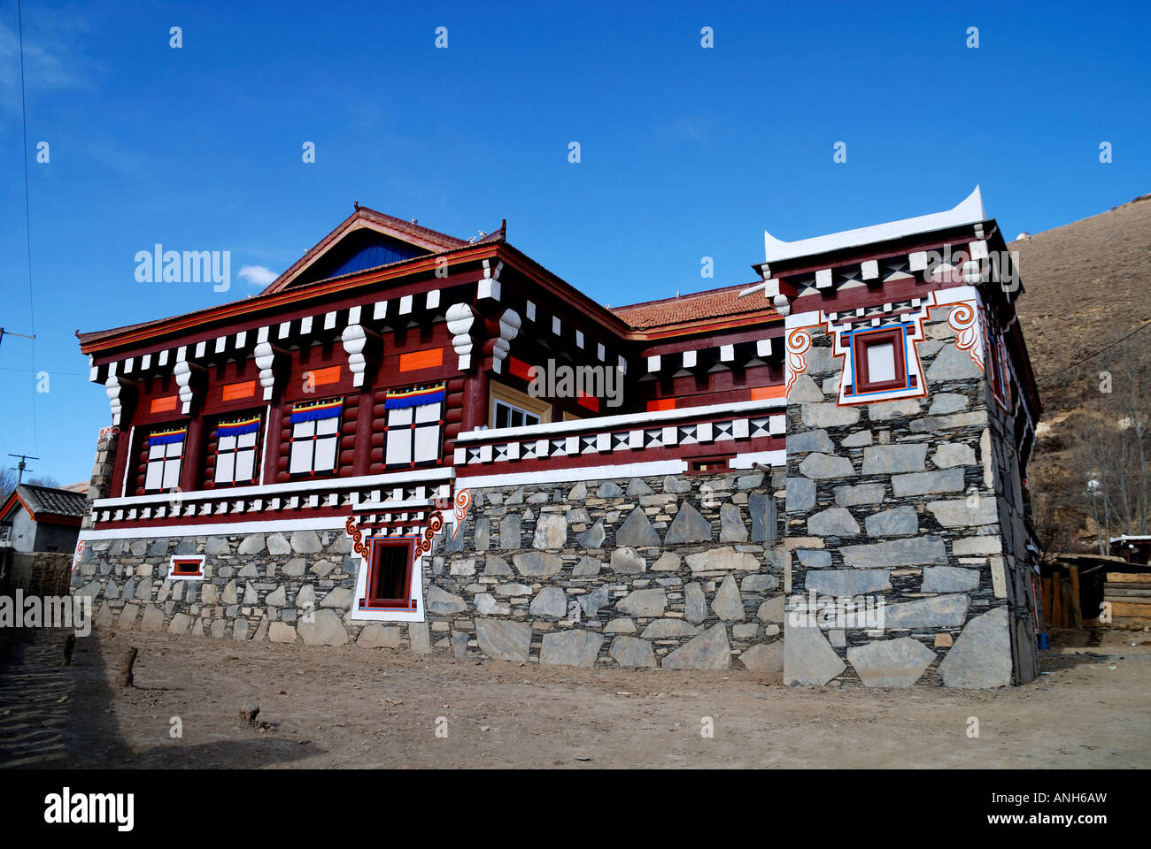 Traditional Tibetan House Stock Photos & Traditional Tibetan House Stock Images - Alamy