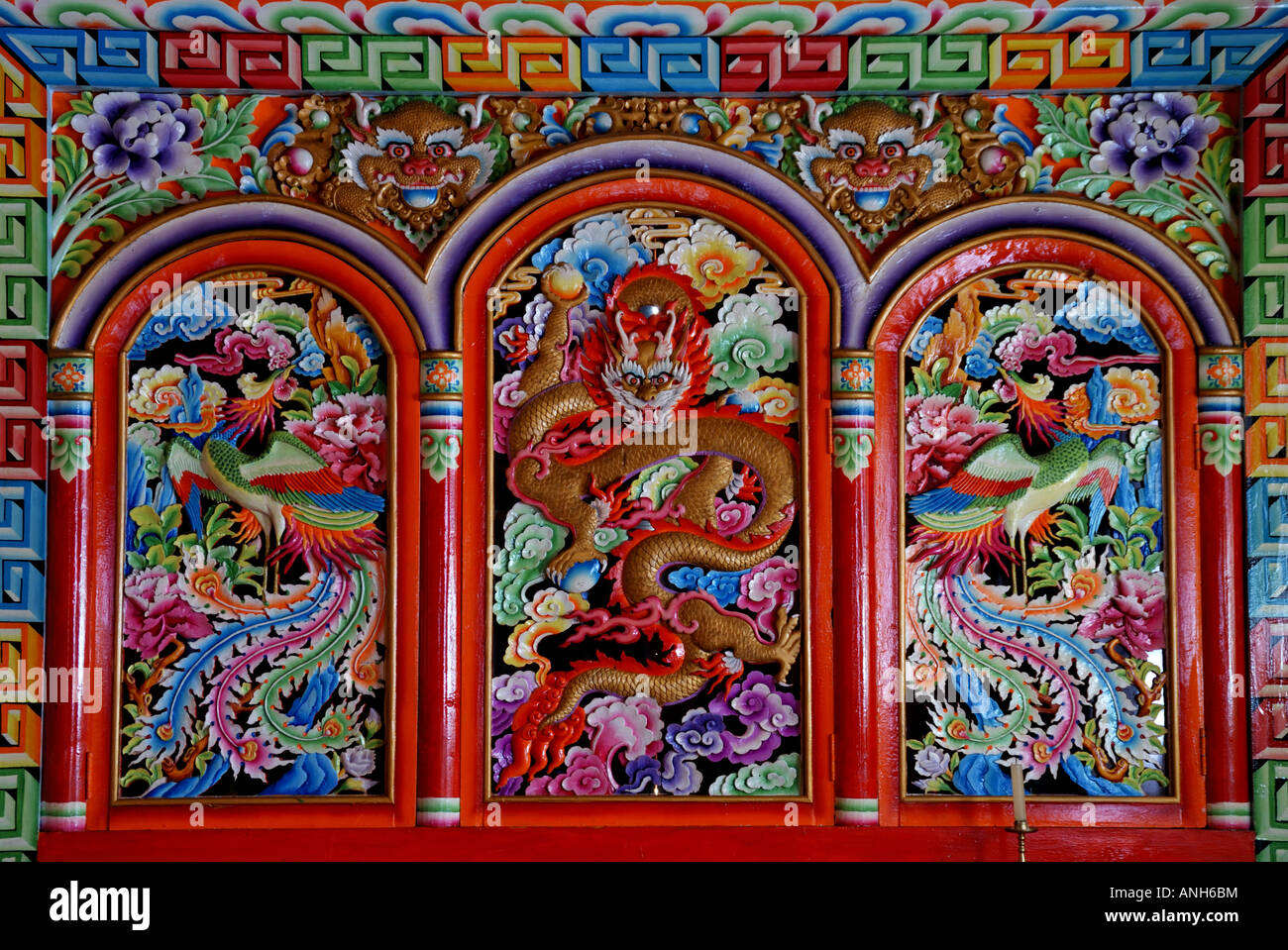 traditional tibetan house,and Daofu Tibetan house is very famous for house paintings in Sichuan ...