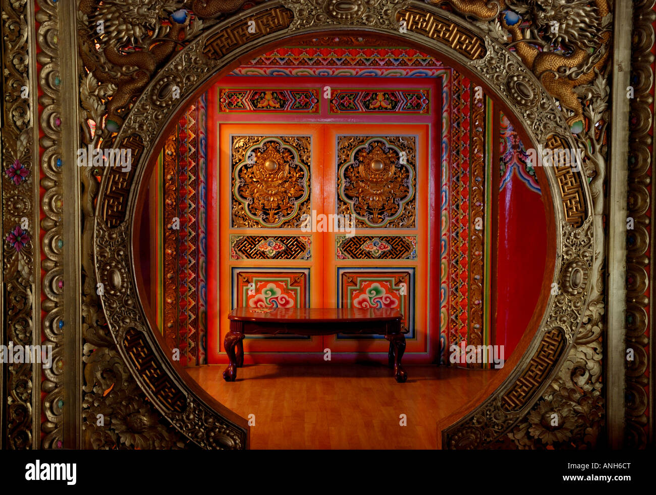 Traditional tibetan house hi-res stock photography and images - Alamy