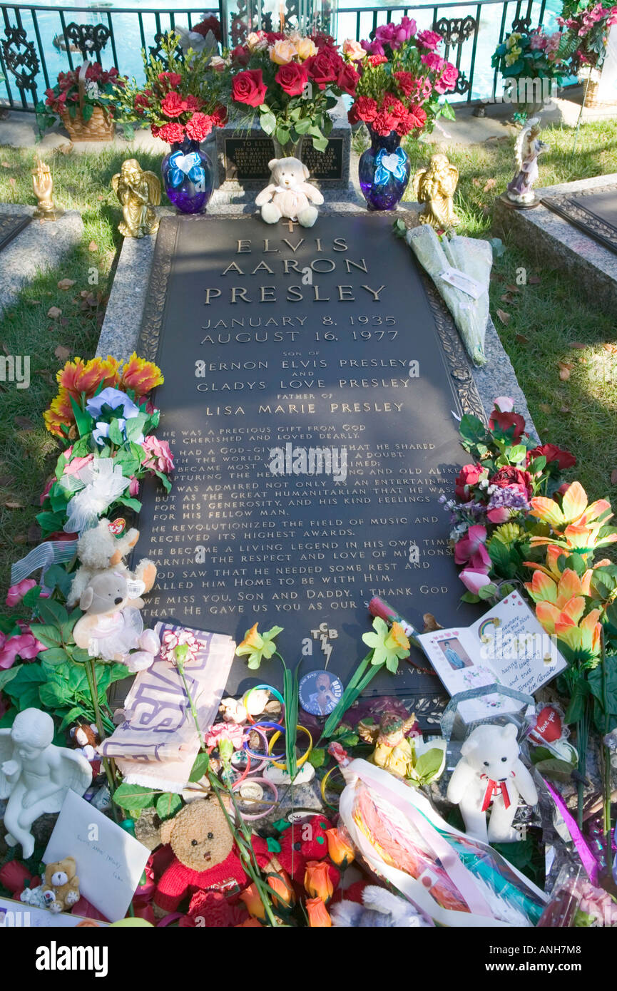 Elvis' Gravesite, Graceland, Memphis, Tennessee, USA Stock Photo - Alamy