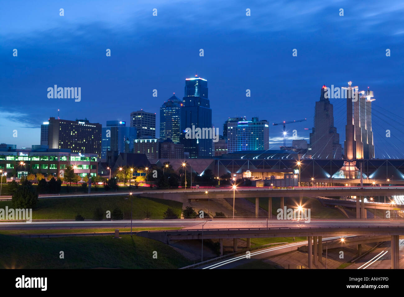 Kansas city skyline at night hi-res stock photography and images - Alamy
