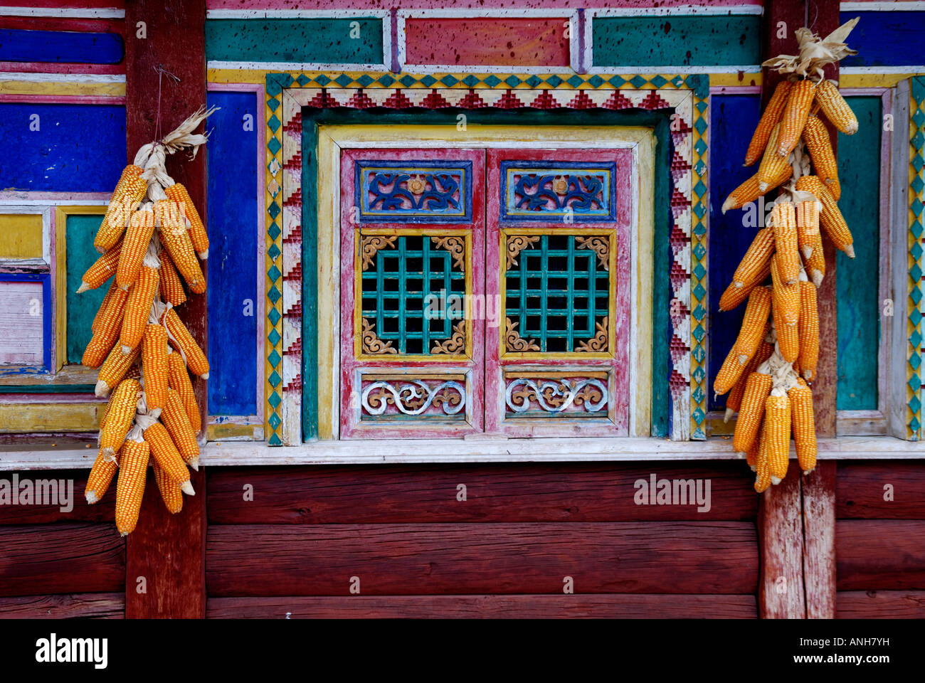 Sichuan danba traditional tibetan house hi-res stock photography and ...