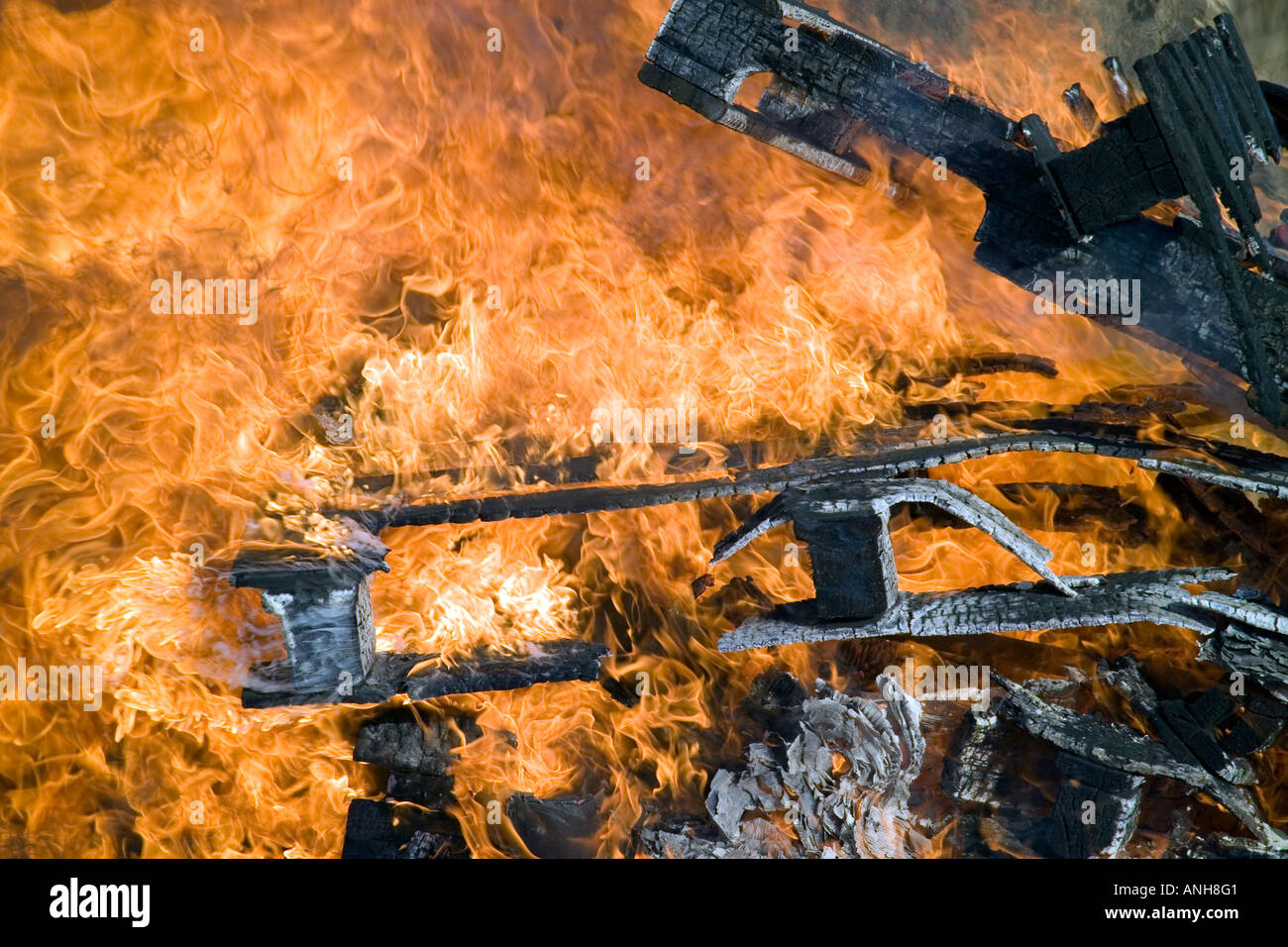 Wooden Pallet Bonfire High Resolution Stock Photography and Images - Alamy