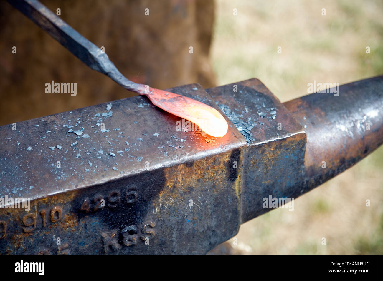 red hot metal on anvil ready for a blacksmith Stock Photo - Alamy