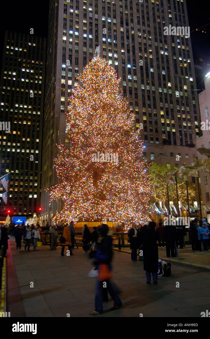 The famous Rockefeller Center Christmas Tree Stock Photo - Alamy