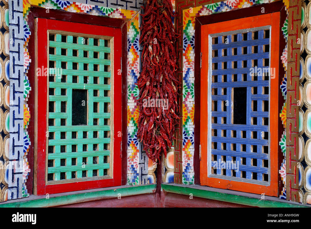 Sichuan danba traditional tibetan house hi-res stock photography and ...