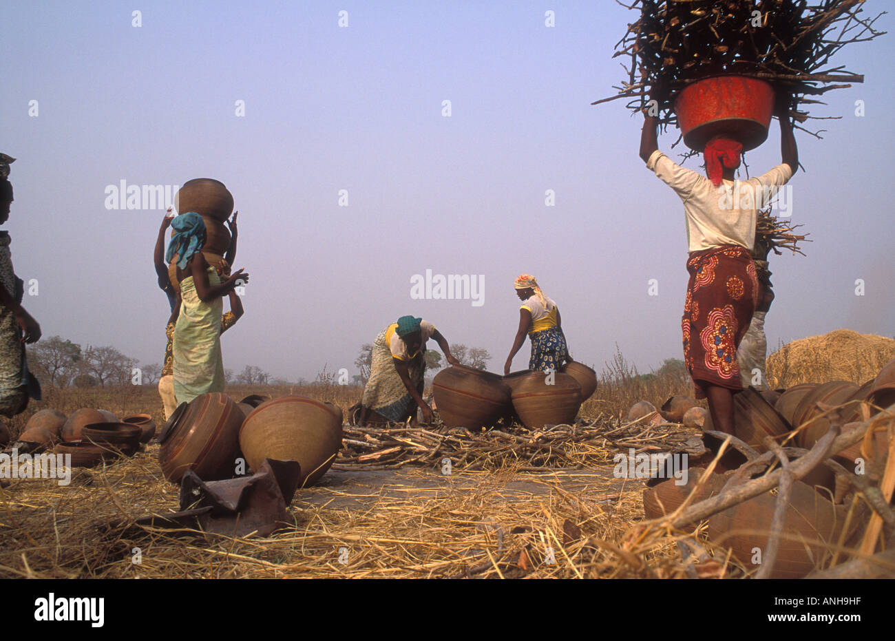 Nigeria wood women hi-res stock photography and images - Alamy