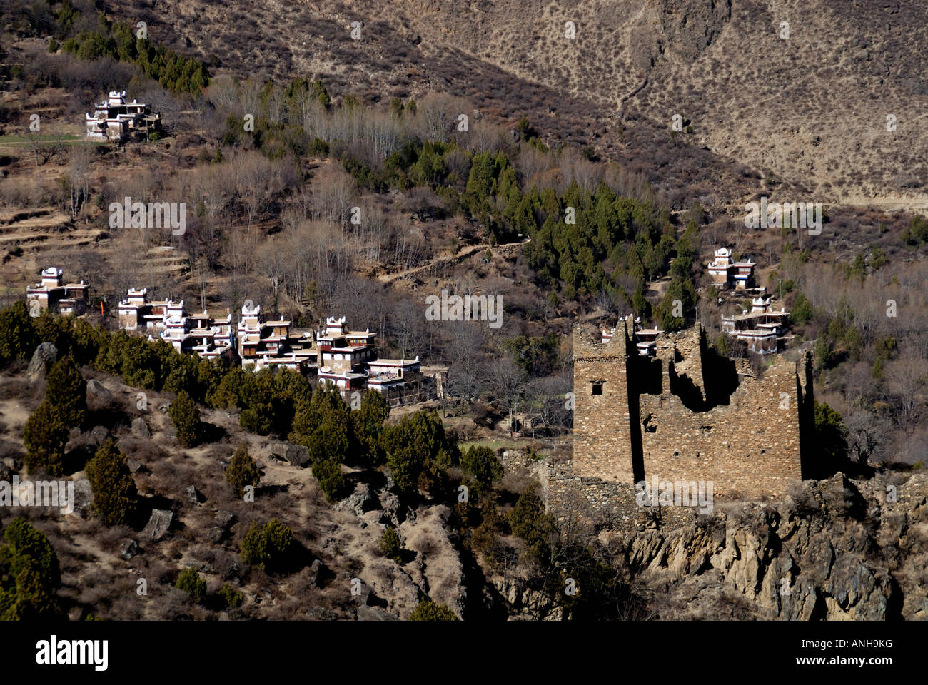 traditional Tibetan house on the mountain Stock Photo - Alamy