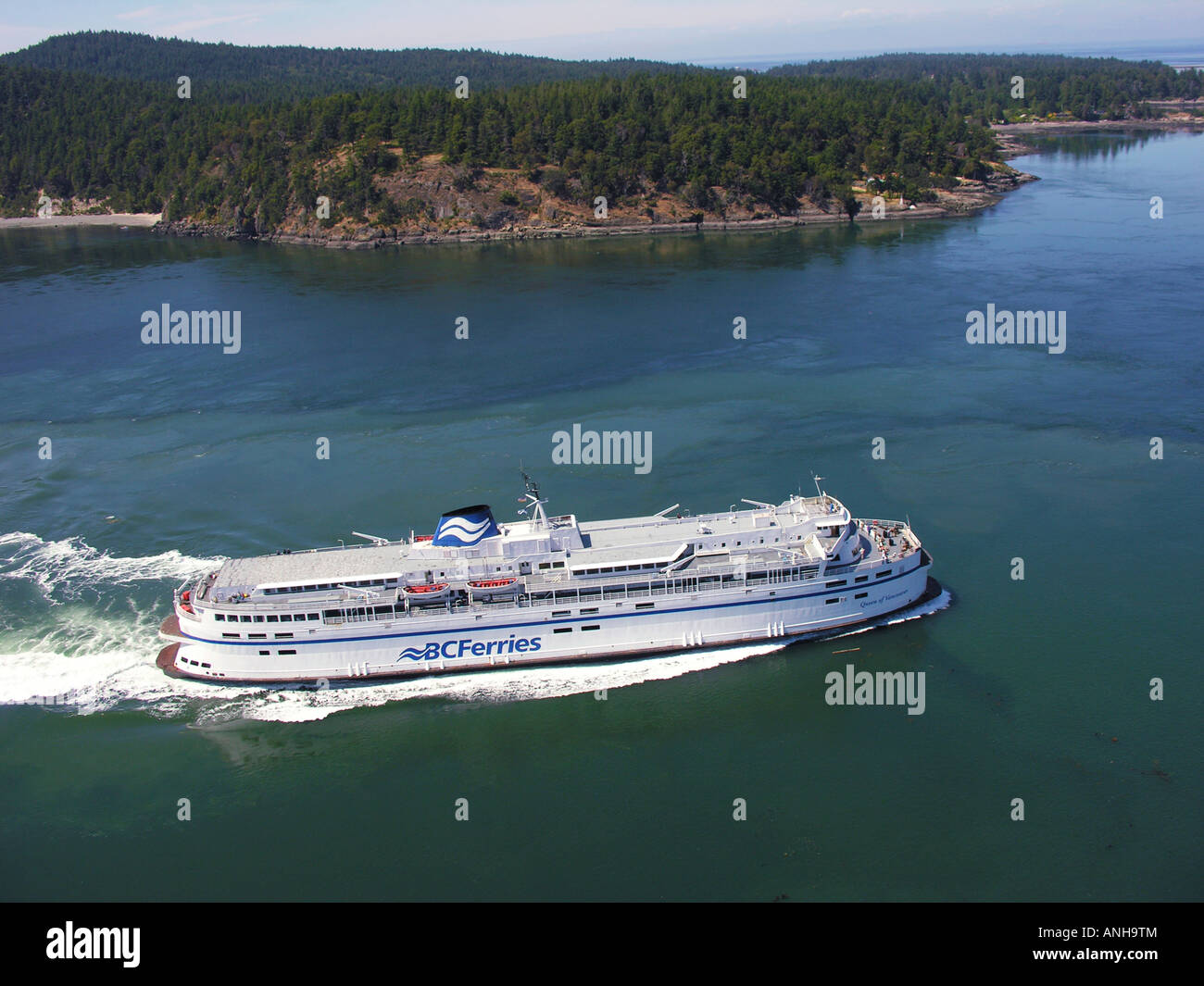 Bc ferries ship cruises through active pass hi-res stock photography ...