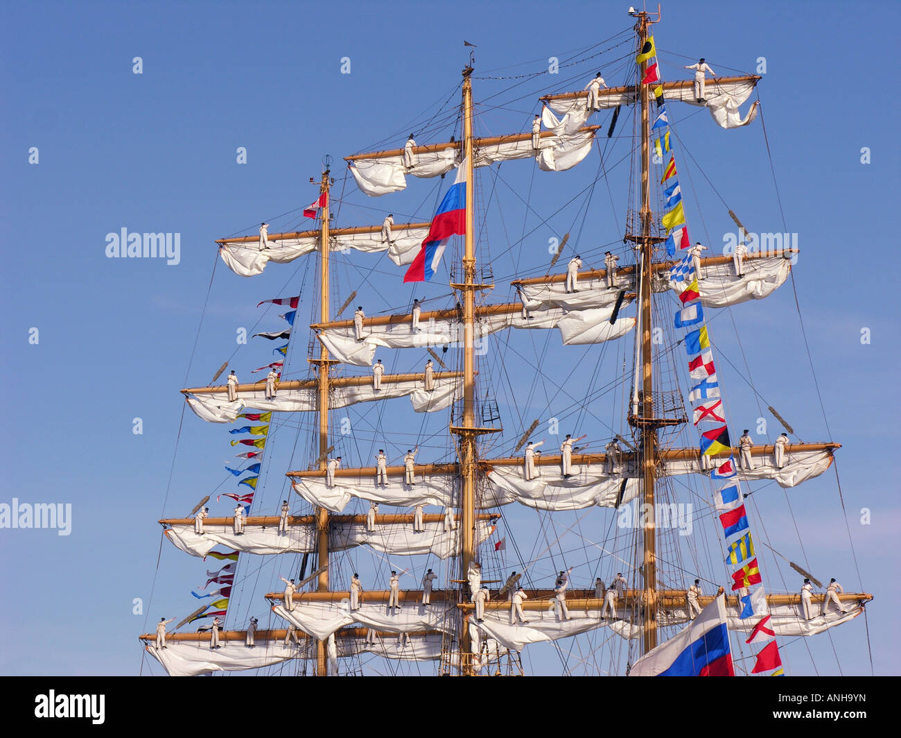 The Russian Dar Mlodziezy-class Pallada Tall ship sails into Victoria ...