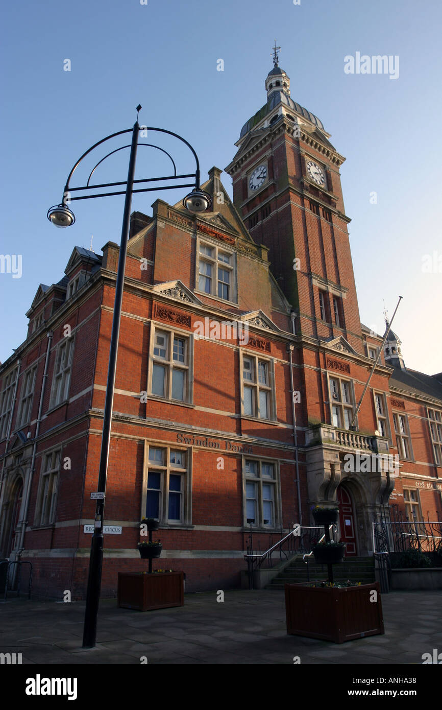 Swindon town hall hi-res stock photography and images - Alamy
