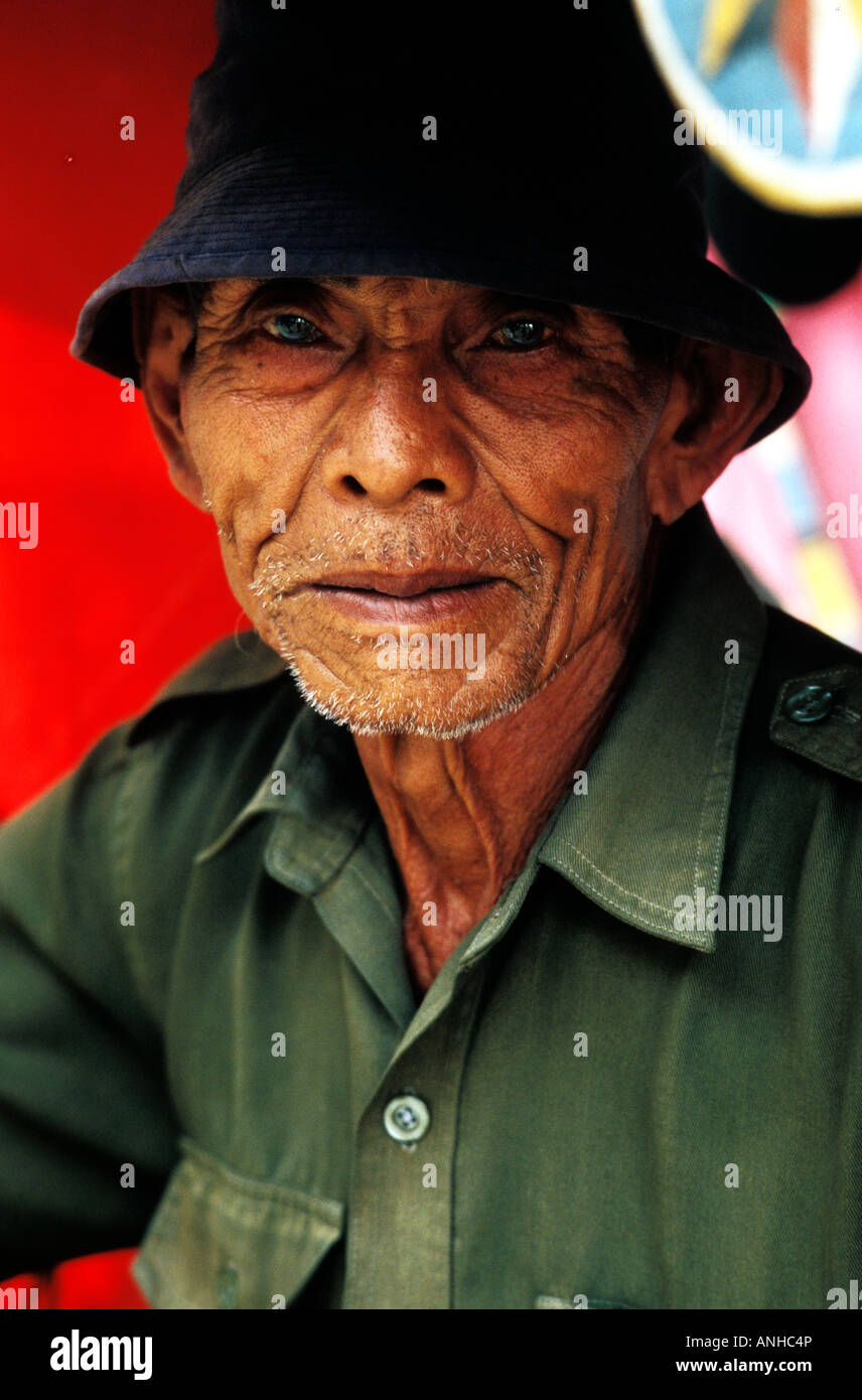 becak driver, bandung, indonesia Stock Photo - Alamy