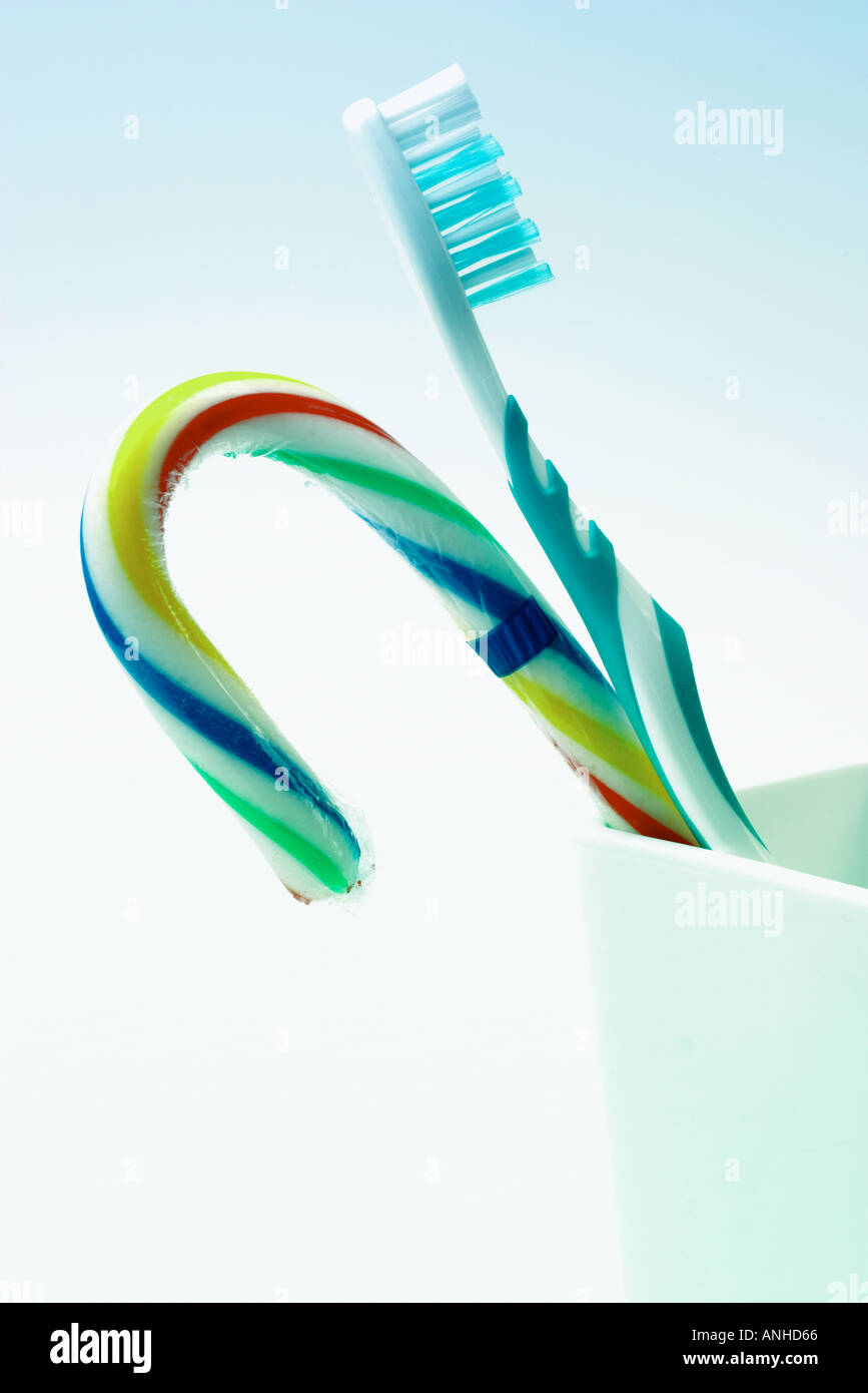 Toothbrush tumbler hi-res stock photography and images - Alamy