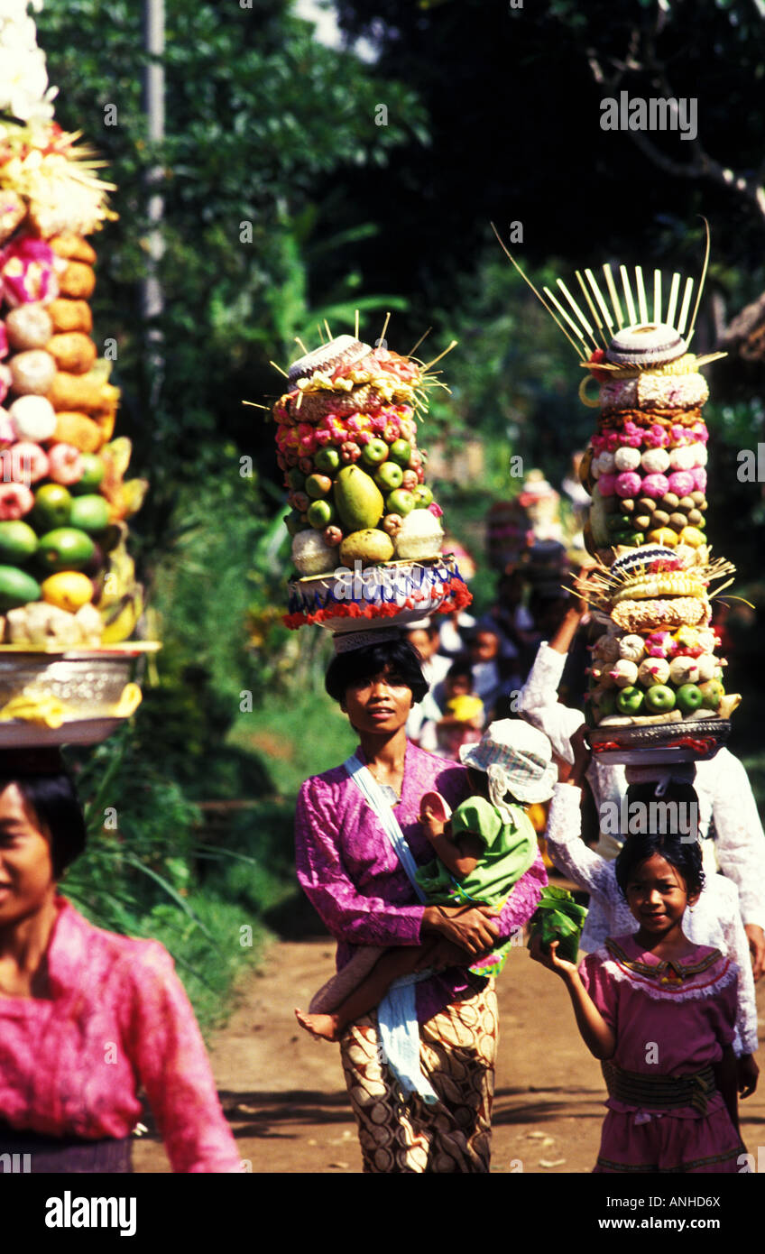 temple offering procession, ubud Stock Photo - Alamy