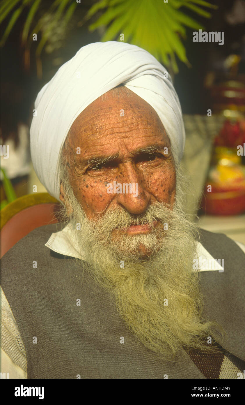 Portrait of Old Sikh Man Stock Photo - Alamy