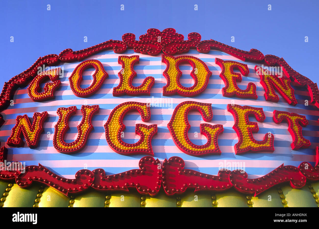 Golden nugget sign hi-res stock photography and images - Alamy