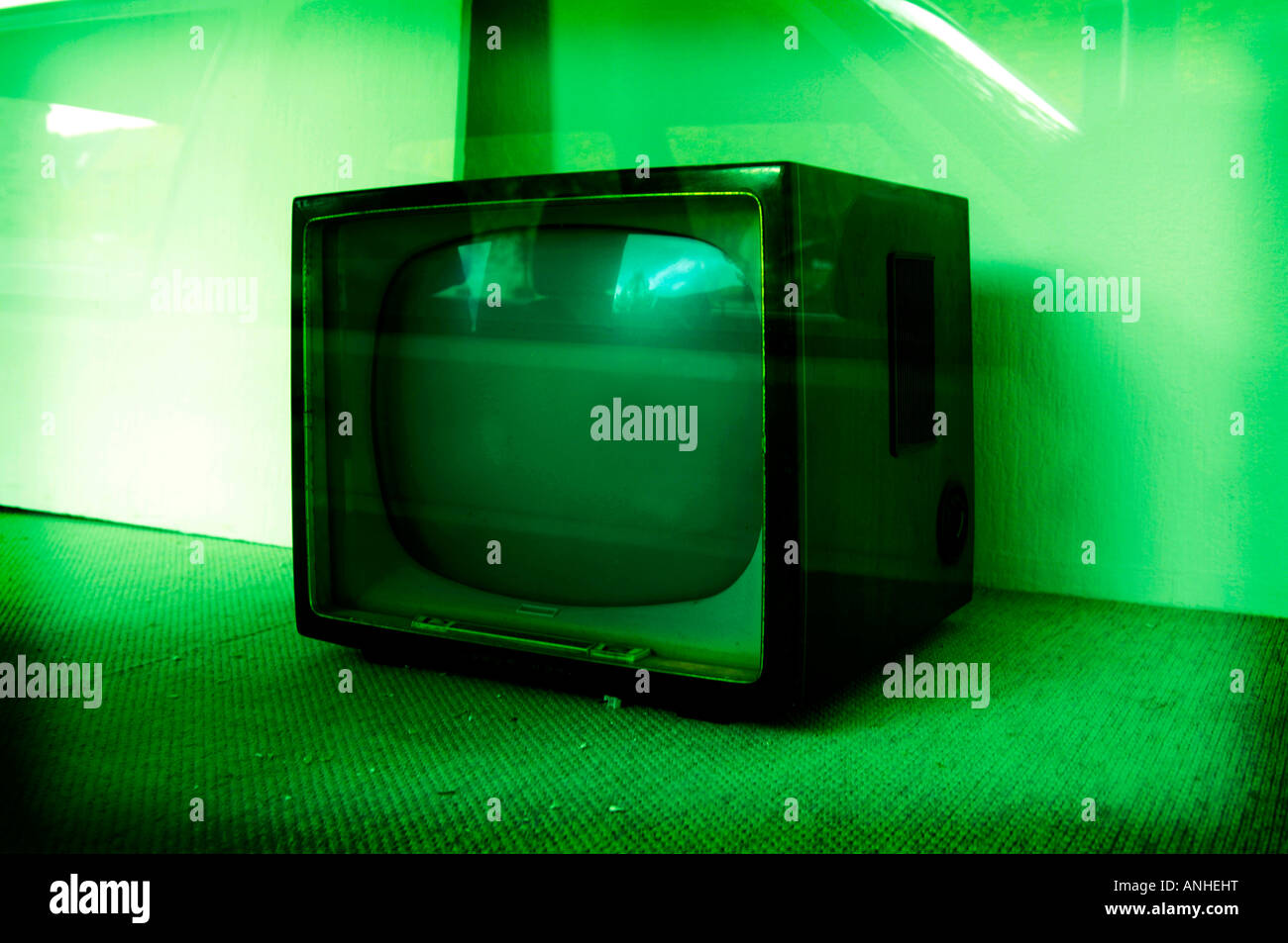 1950s color tv set hi-res stock photography and images - Alamy