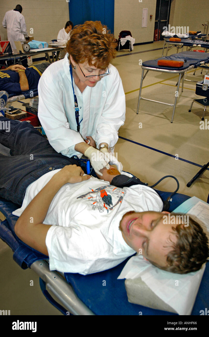 Blood drive hi-res stock photography and images - Alamy
