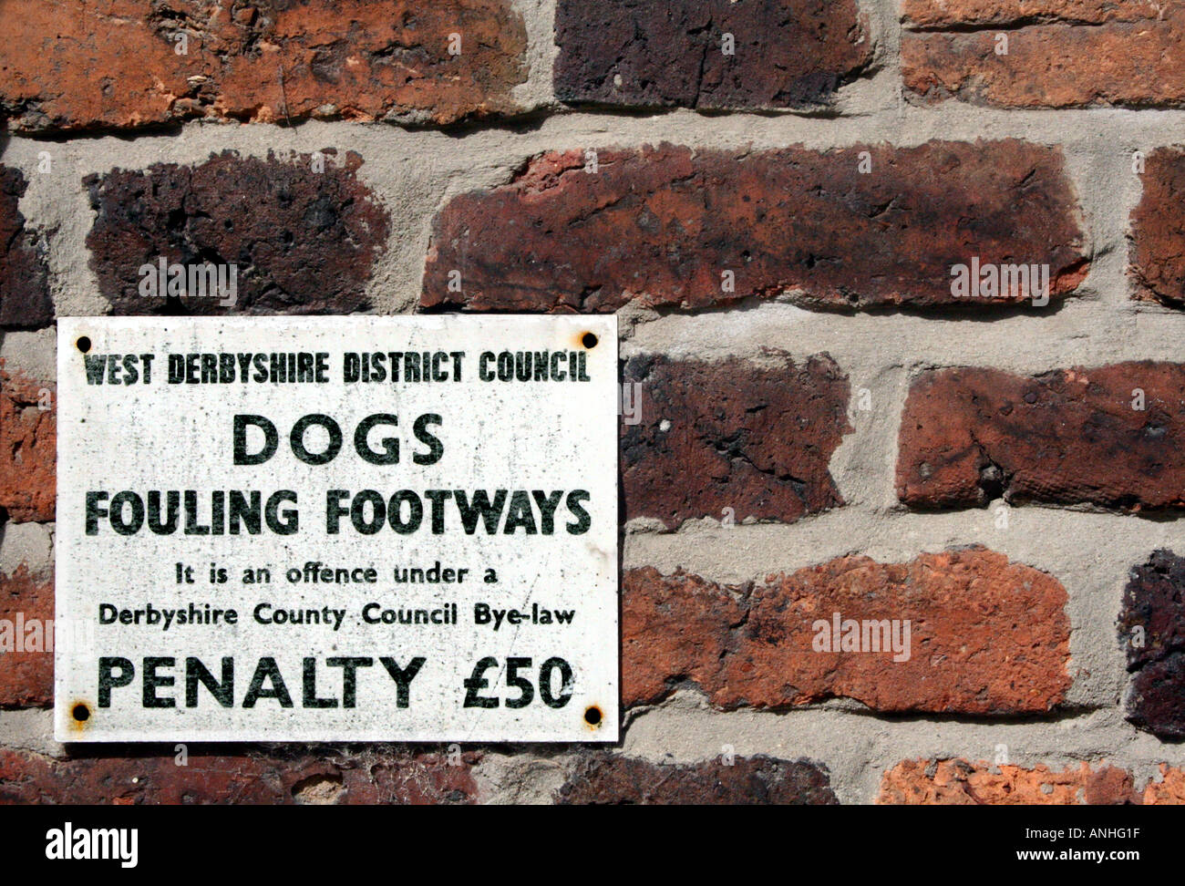 Litter warning penalty sign hi-res stock photography and images - Alamy
