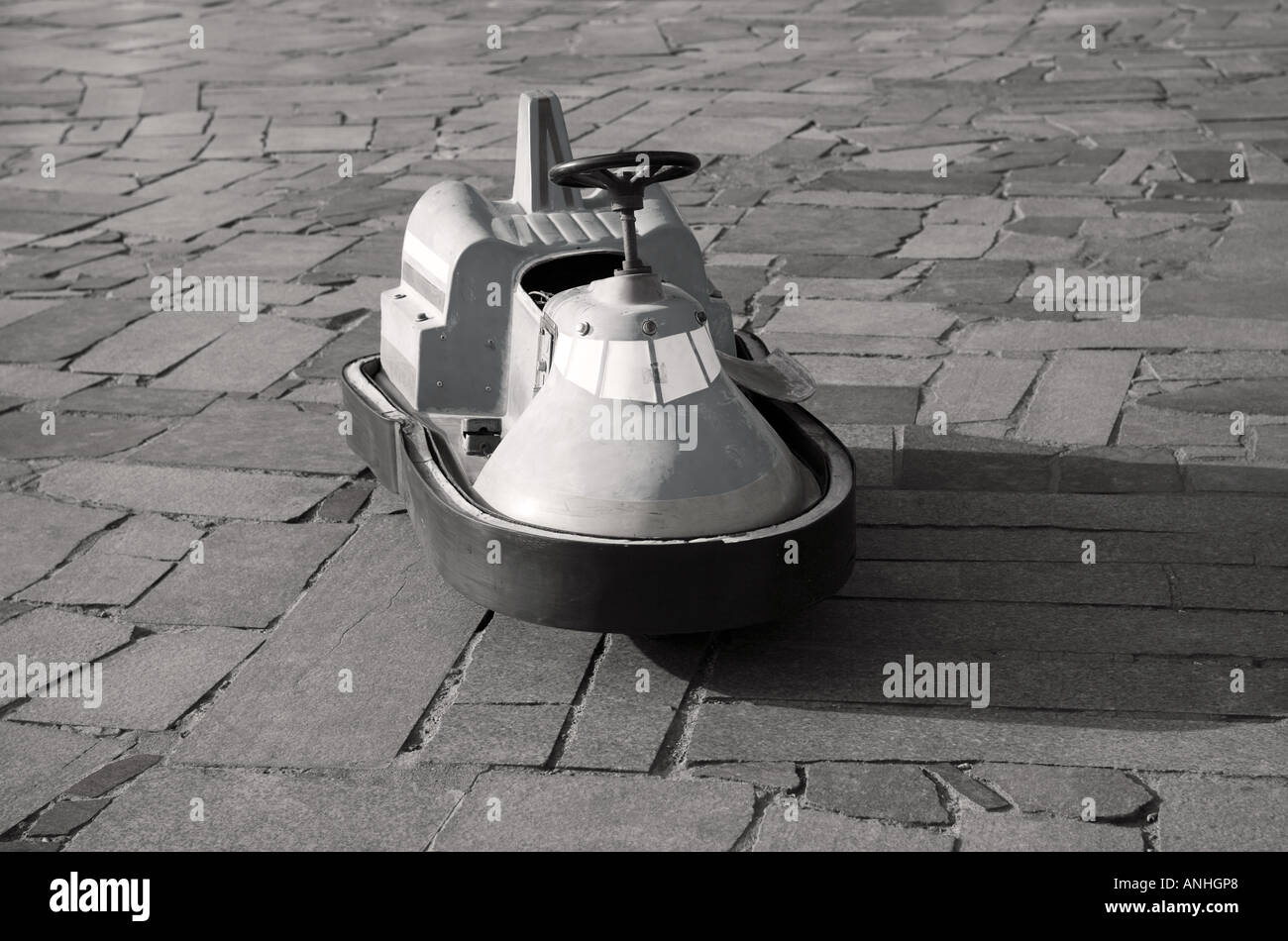 Dodgem car hi-res stock photography and images - Alamy