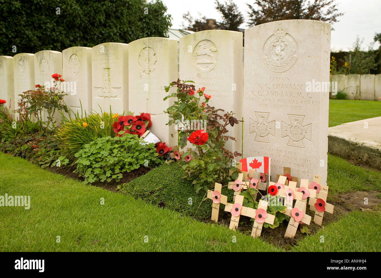 Victoria cross gravestone hi-res stock photography and images - Alamy