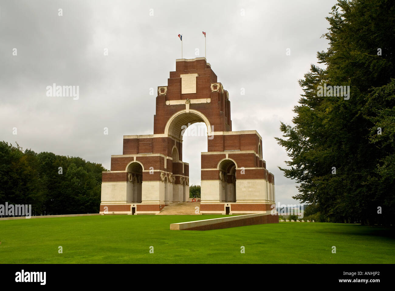 The Thiepval memorial to the 73,000 men with no grave who died in WW1 ...