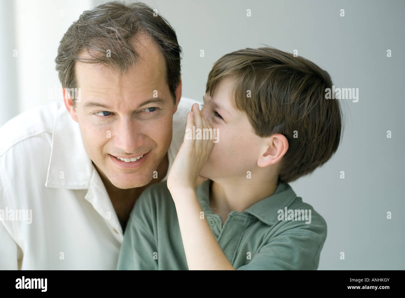 Hand cupped to ear hi-res stock photography and images - Alamy