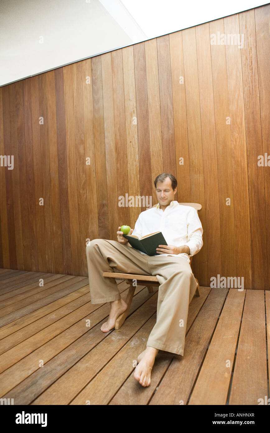 Man Relax Deck Chair High Resolution Stock Photography and Images - Alamy