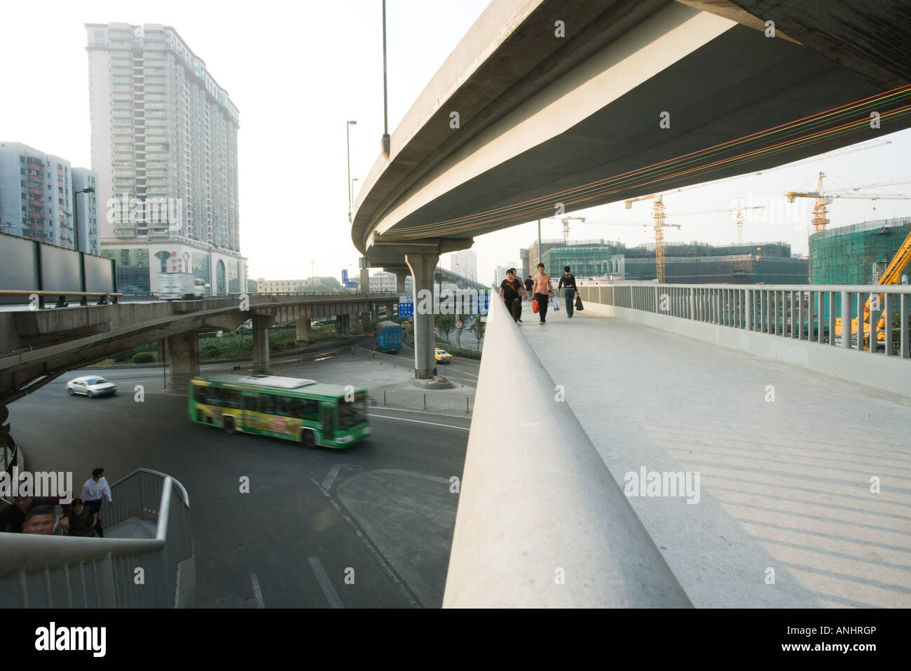 Pedestrian overpasses hi-res stock photography and images - Alamy