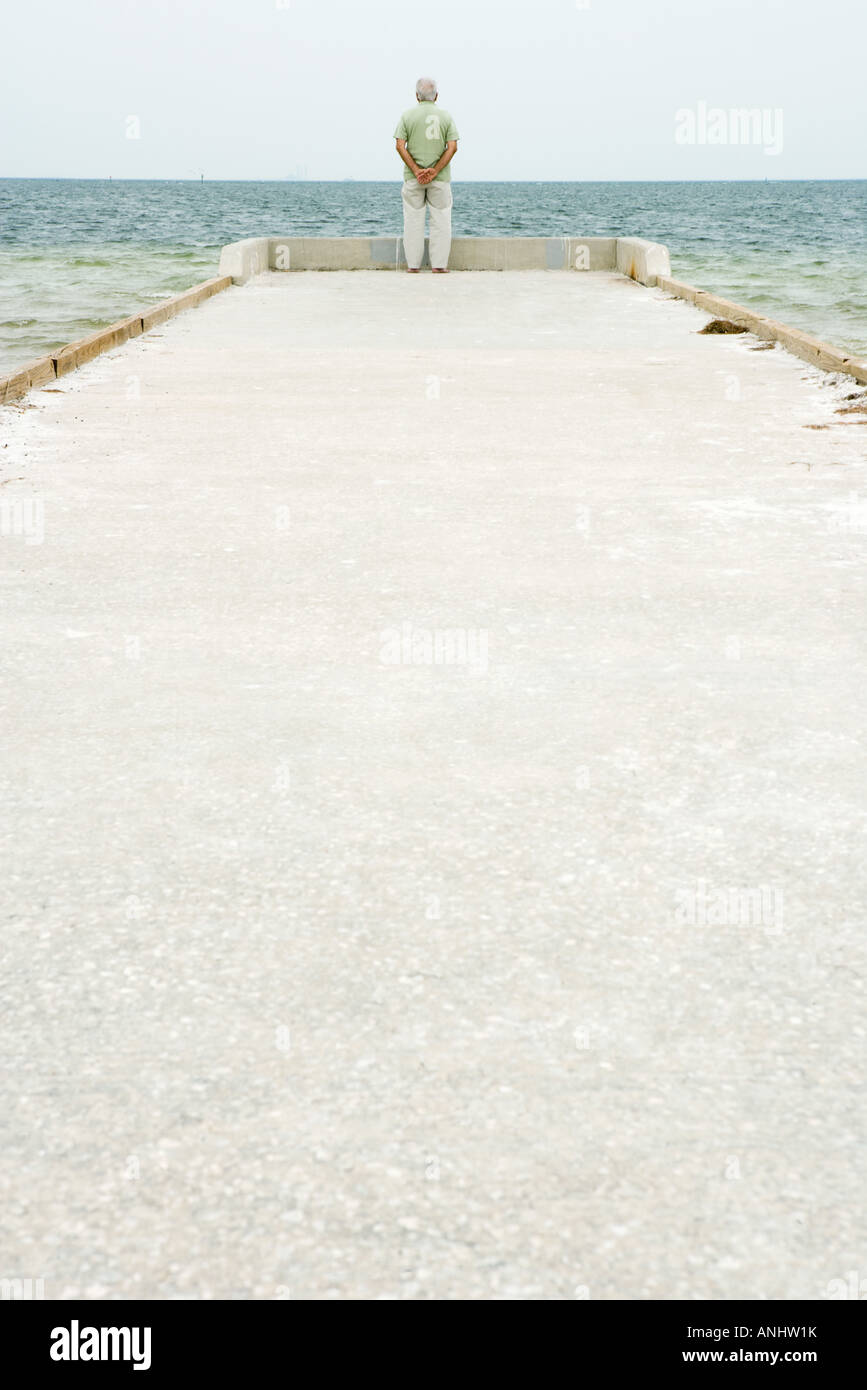 Back view man facing ocean hi-res stock photography and images - Alamy