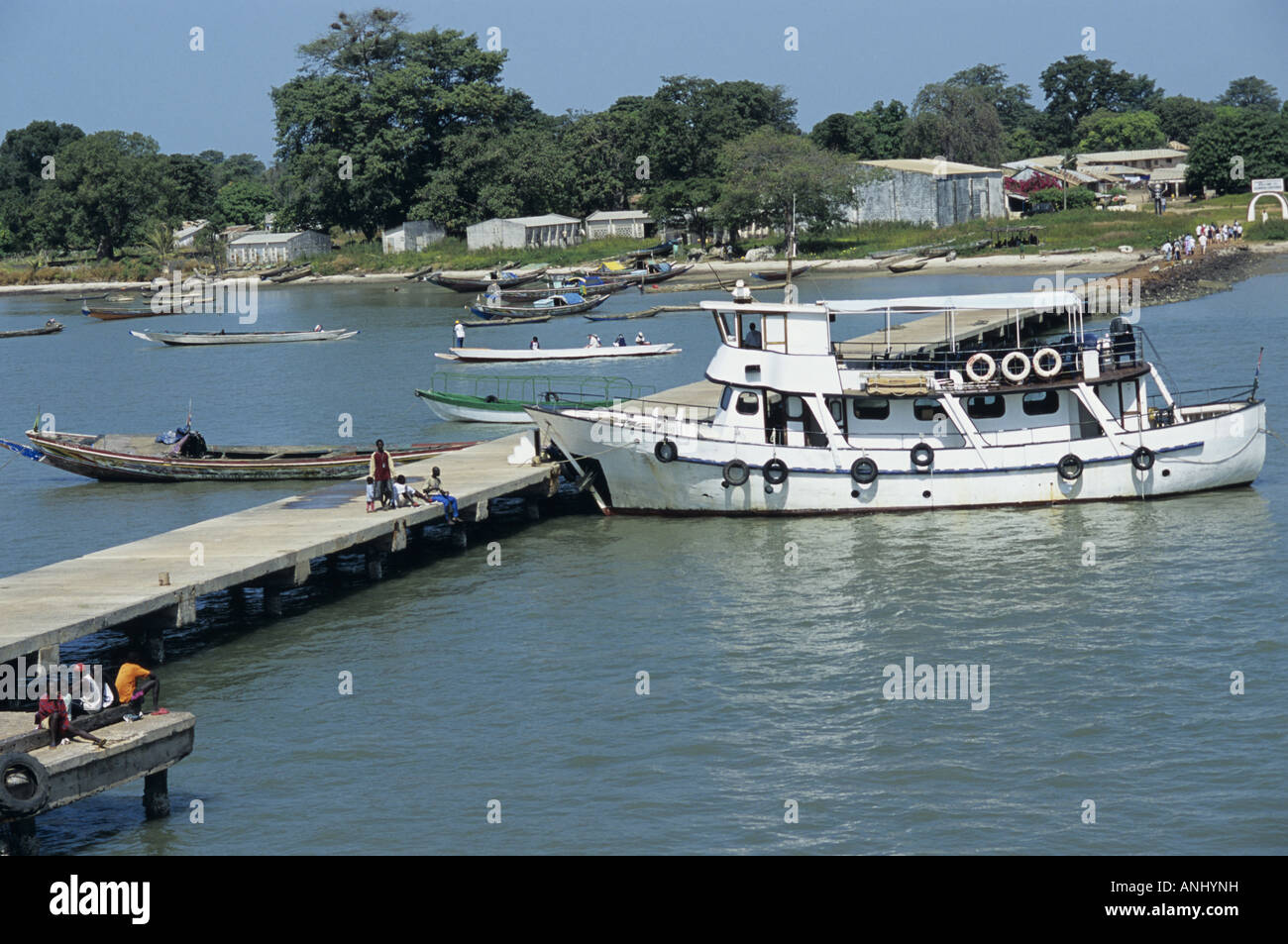 Landing stage at the village of Juffureh on the Gambia river Stock ...