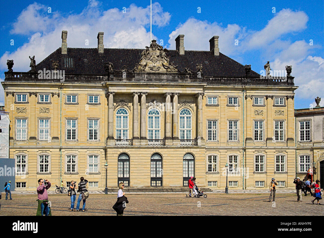 Schloss amalienborg kopenhagen amalienborg palace hi-res stock ...