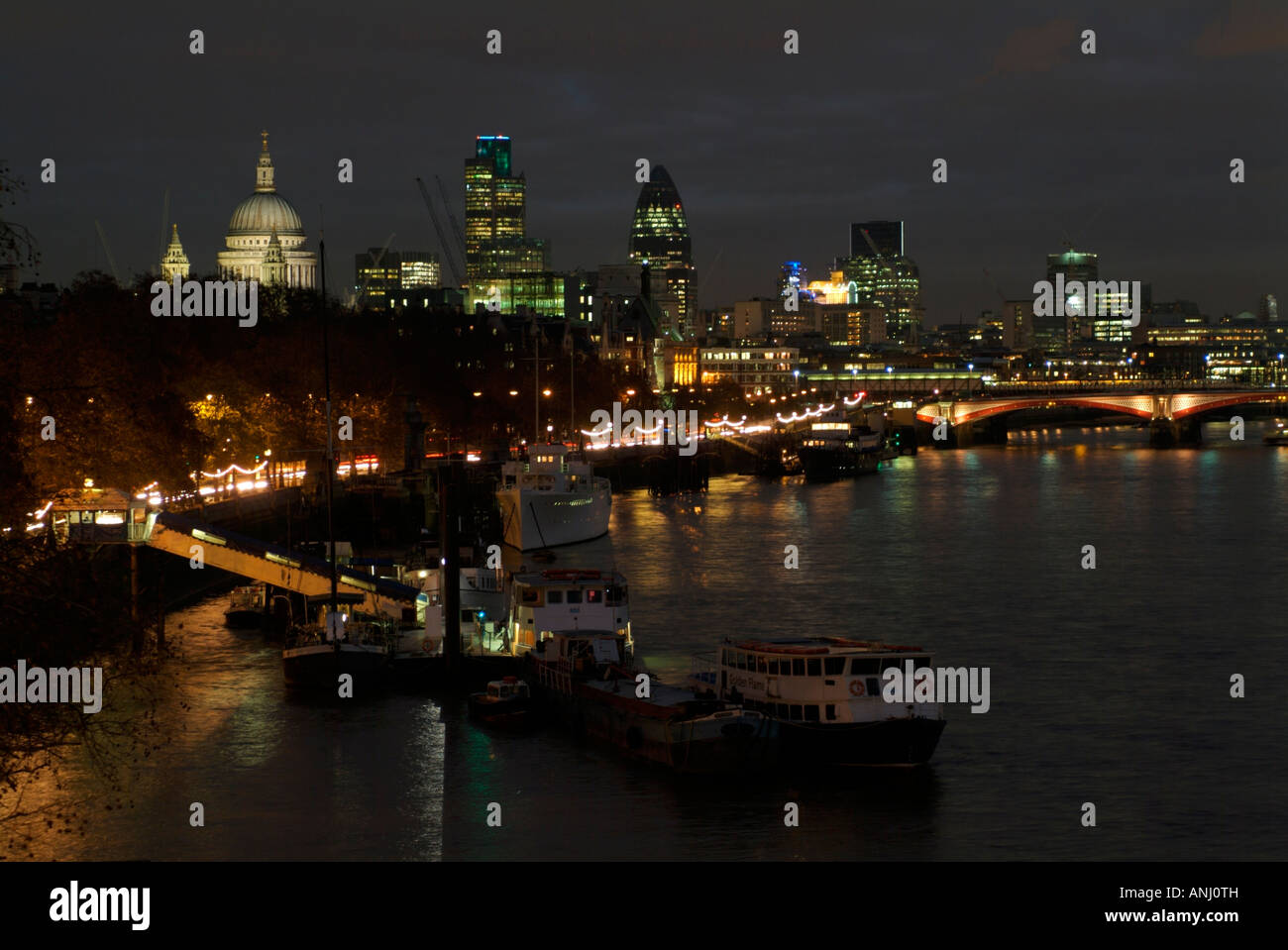 London skyline waterloo bridge twilight hi-res stock photography and ...