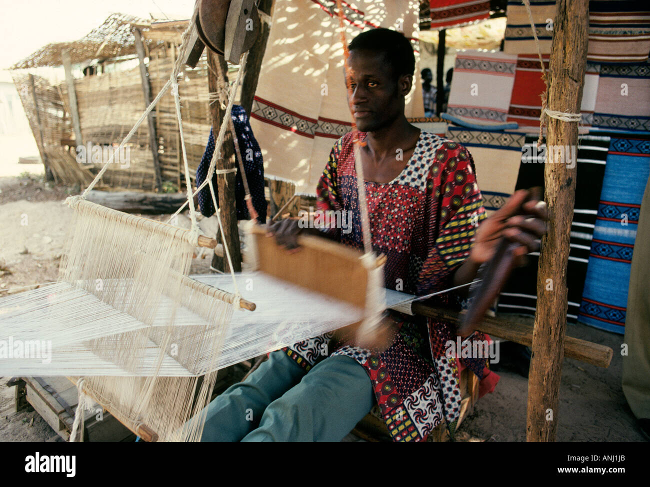 Man weaving loom hi-res stock photography and images - Alamy