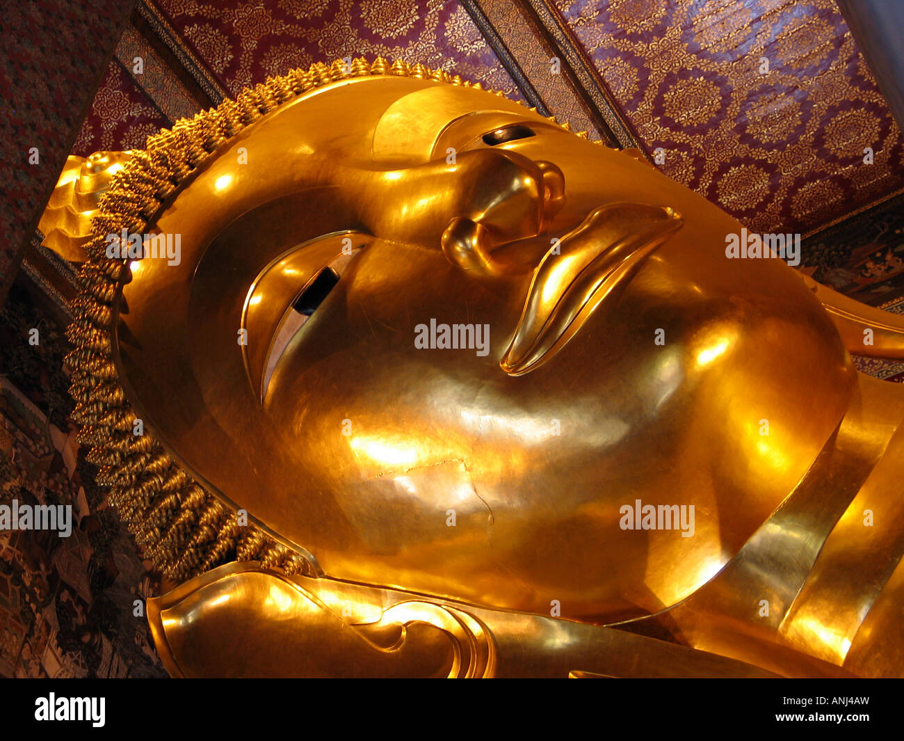 Reclining Buddha statue in Bangkok, Thailand Stock Photo - Alamy