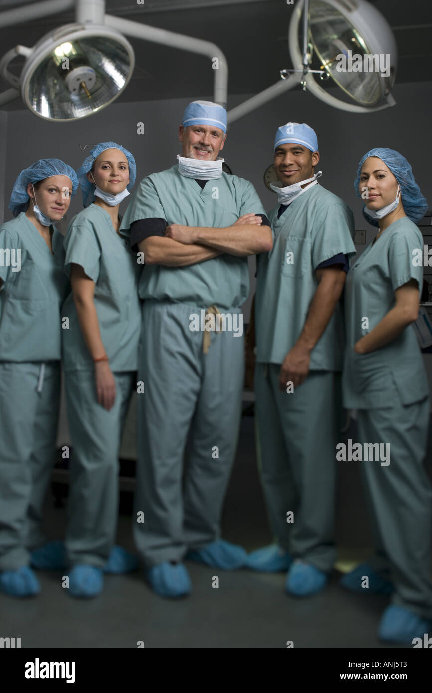 Side view multi ethnic surgeons hi-res stock photography and images - Alamy