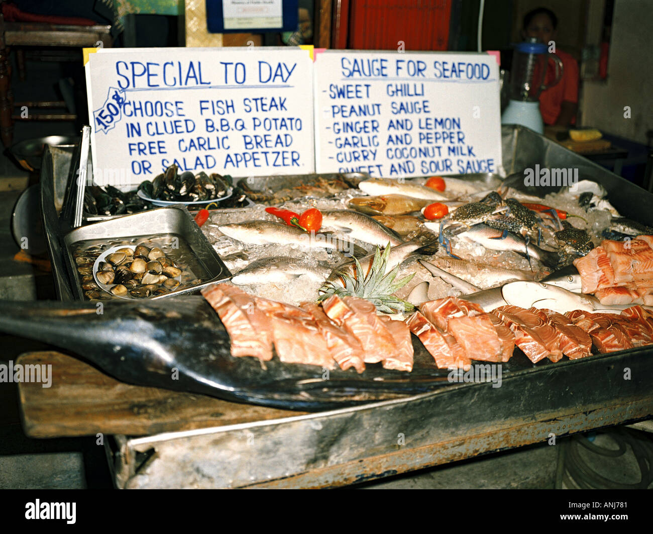Fish on display outside restaurant hi-res stock photography and images ...