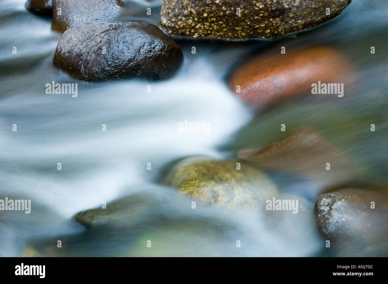Rocks in flowing water hi-res stock photography and images - Alamy