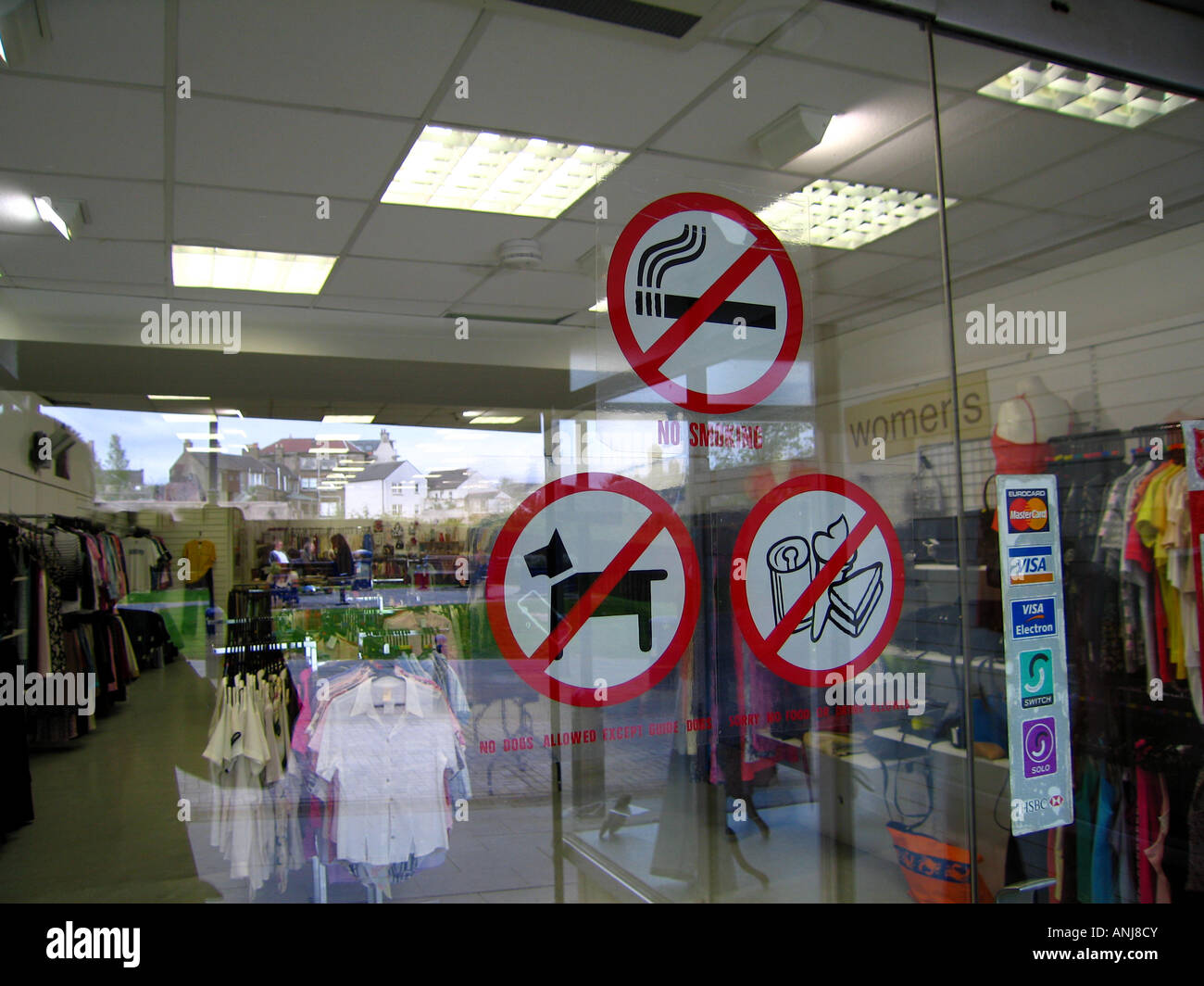 Shop door signs hi-res stock photography and images - Alamy