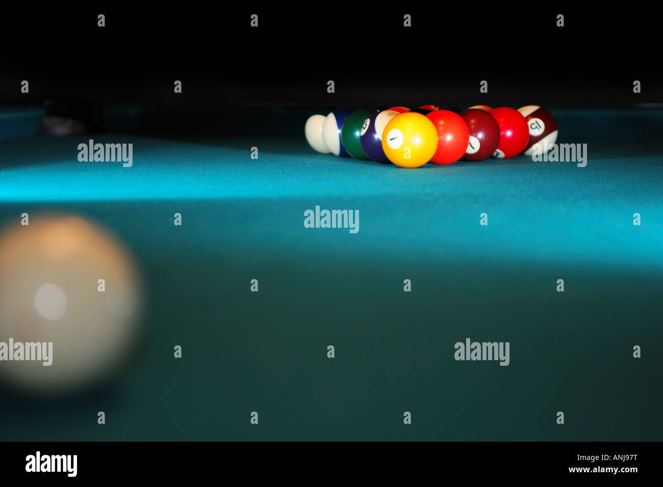 8 ball game set up ready for break Stock Photo - Alamy