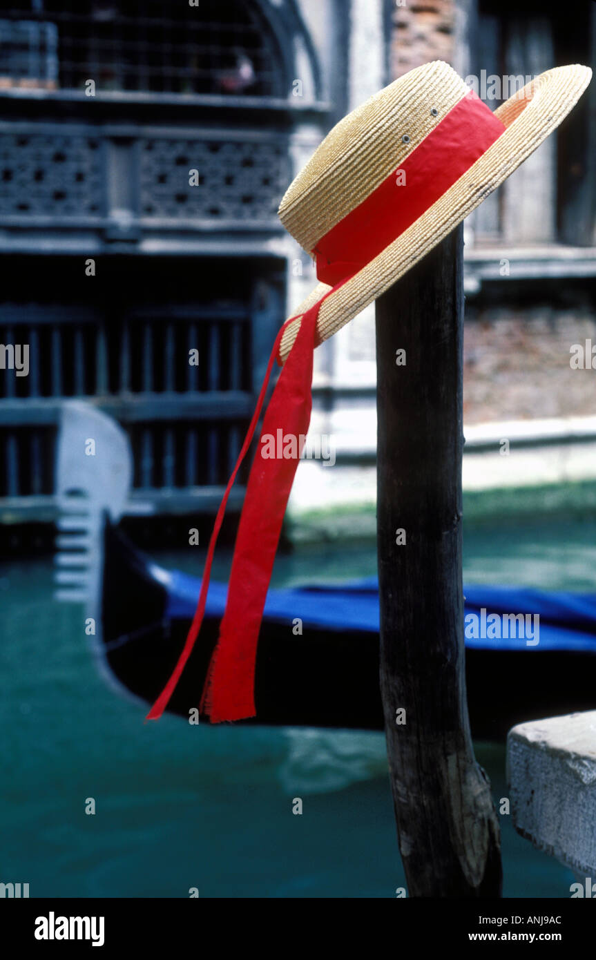 Gondala hi-res stock photography and images - Alamy