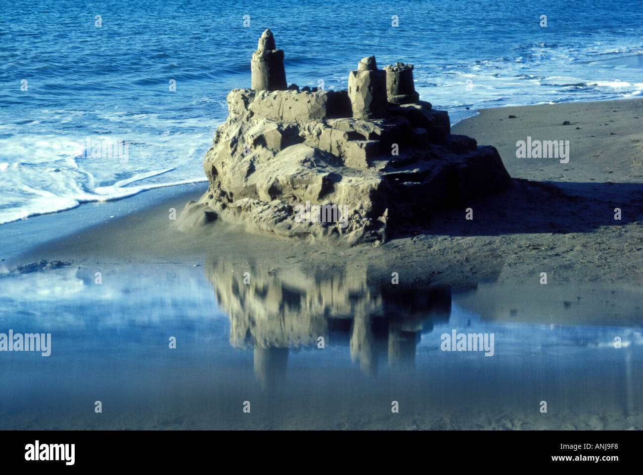 Castles made of sand hi-res stock photography and images - Alamy
